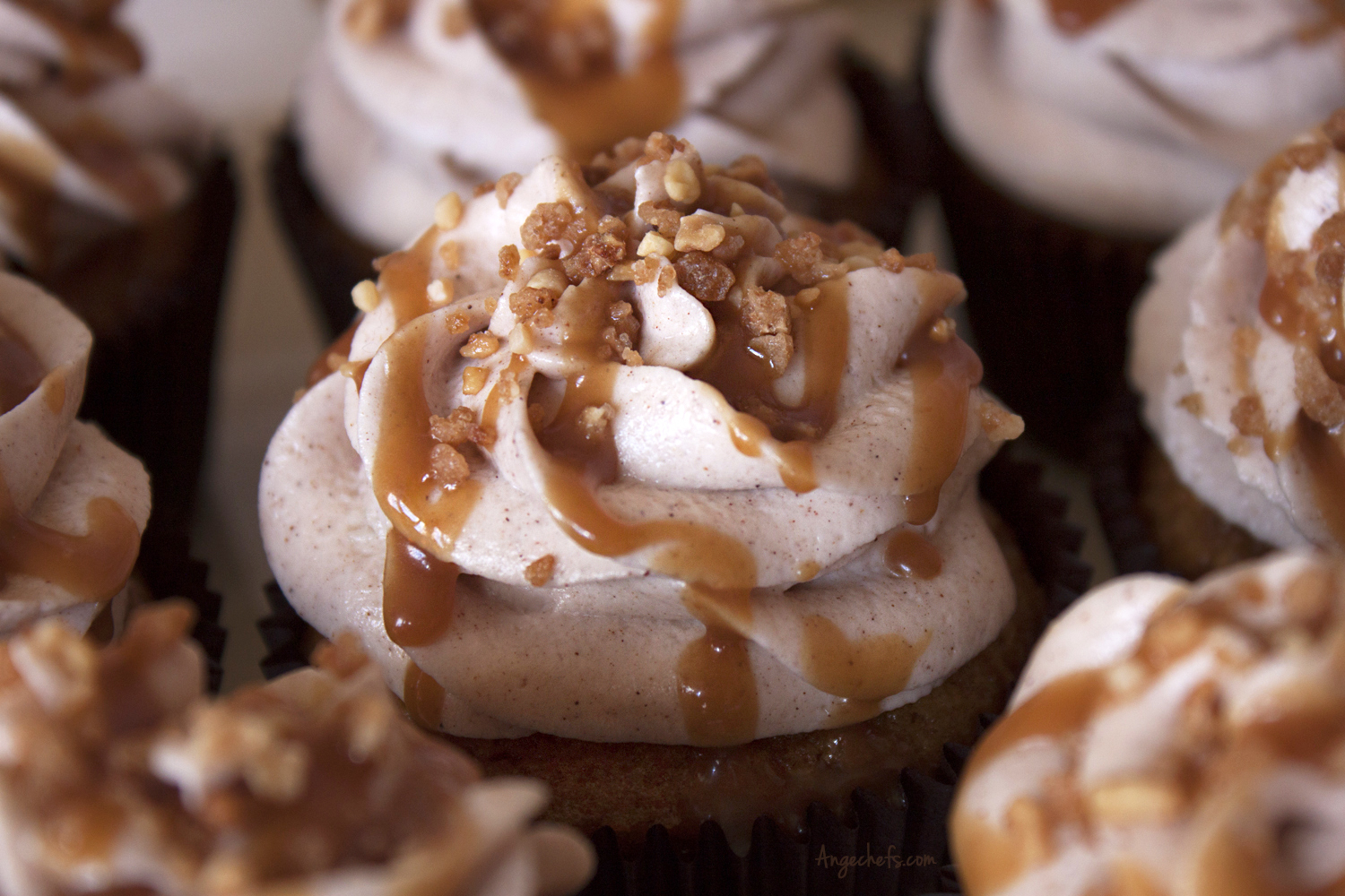 Ponquesitos de azúcar y canela con glaseado de queso crema - NDV