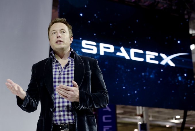 Elon Musk, Tesla y SpaceX demandados por supuesta estafa piramidal