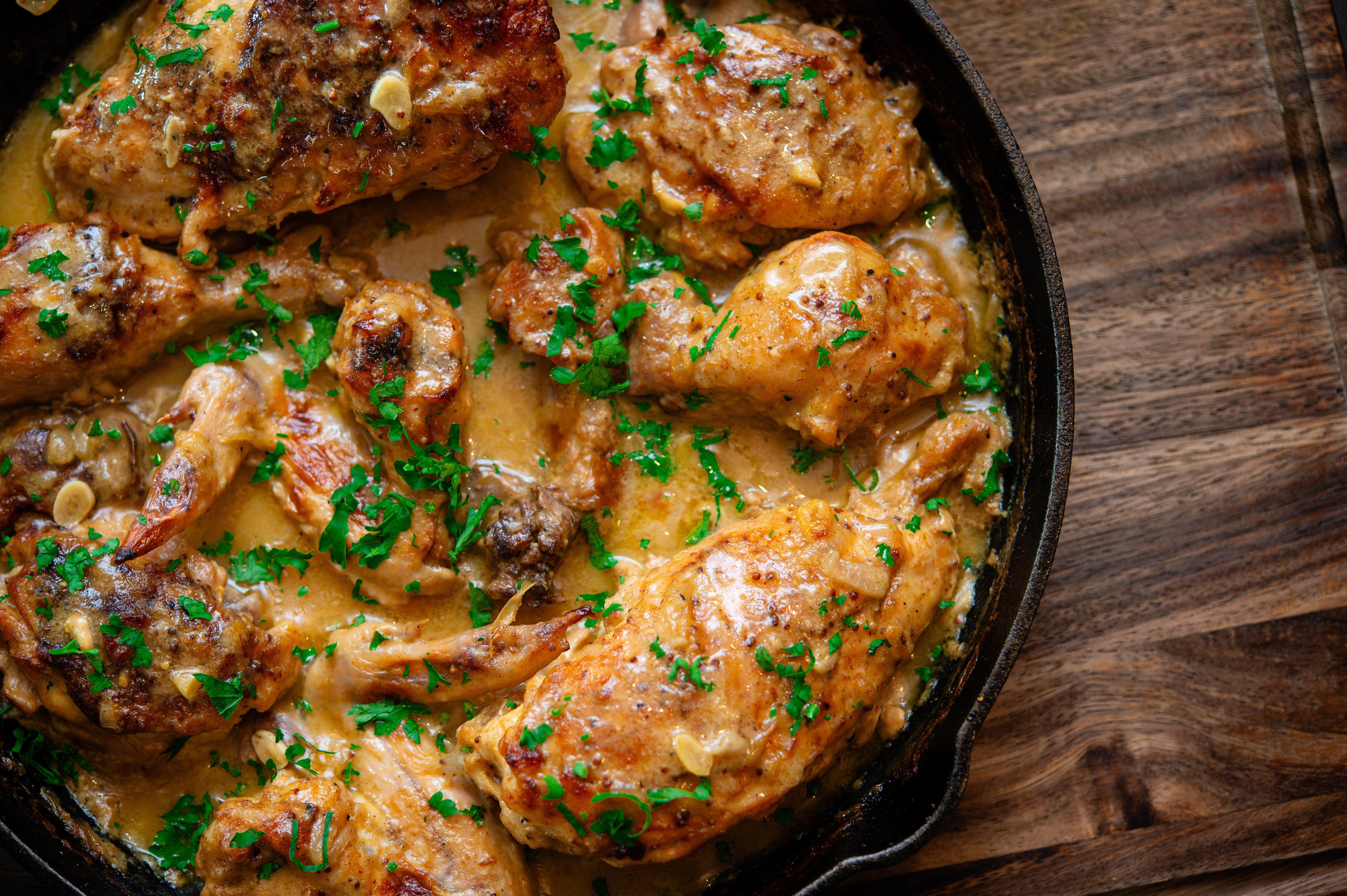 Pollo al ajillo, deliciosa receta para el almuerzo