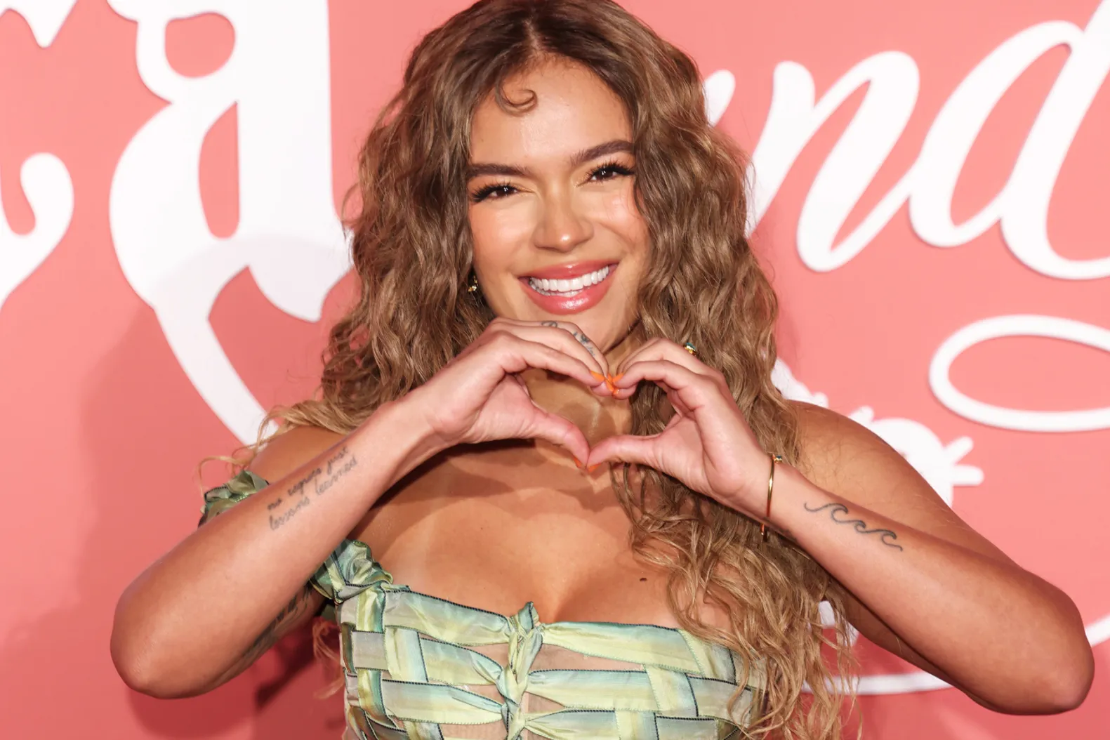 Karol G anuncia su nuevo álbum «Tropicoqueta»